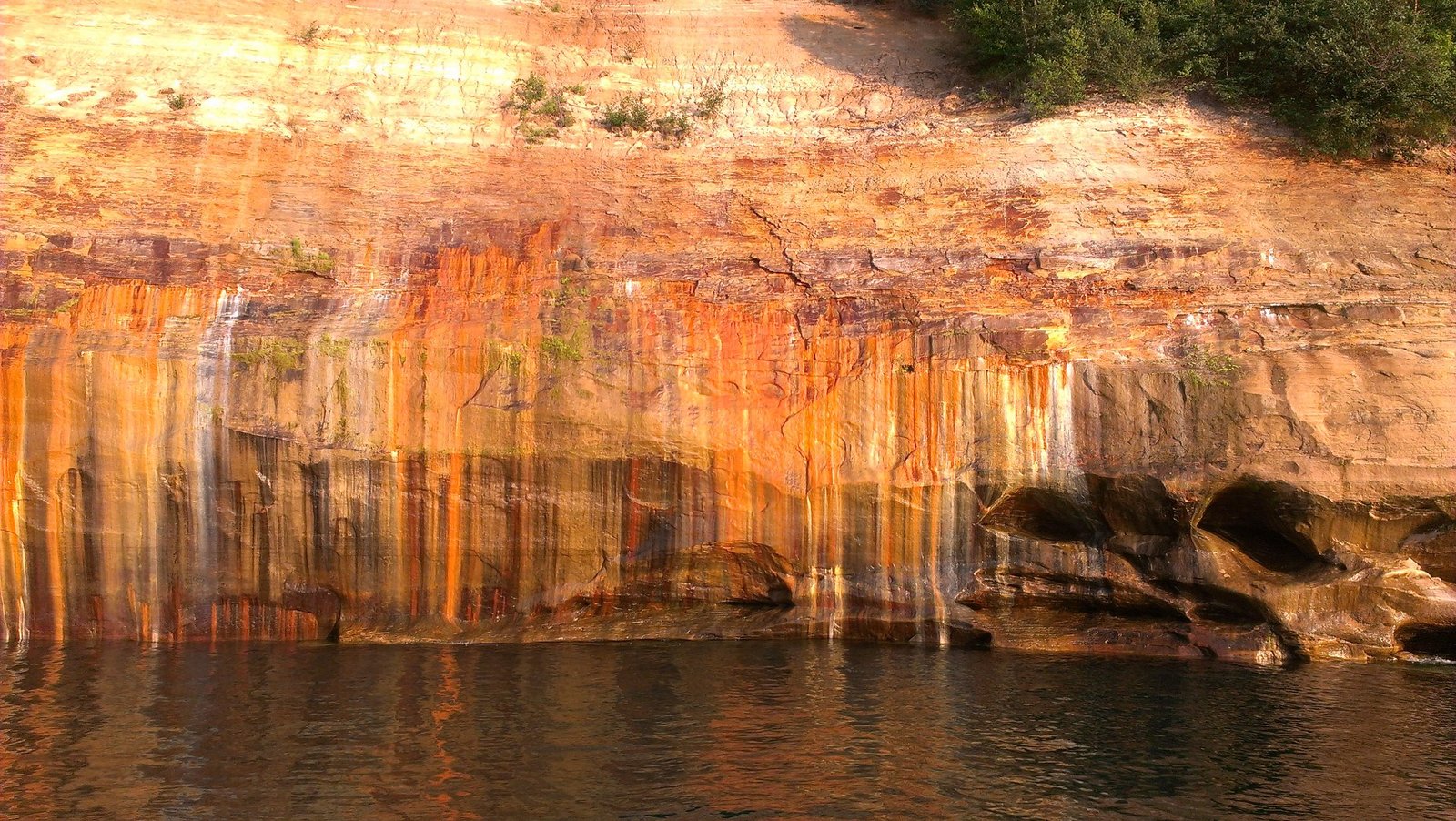 Pictured Rocks – themountainsarecalling.earth